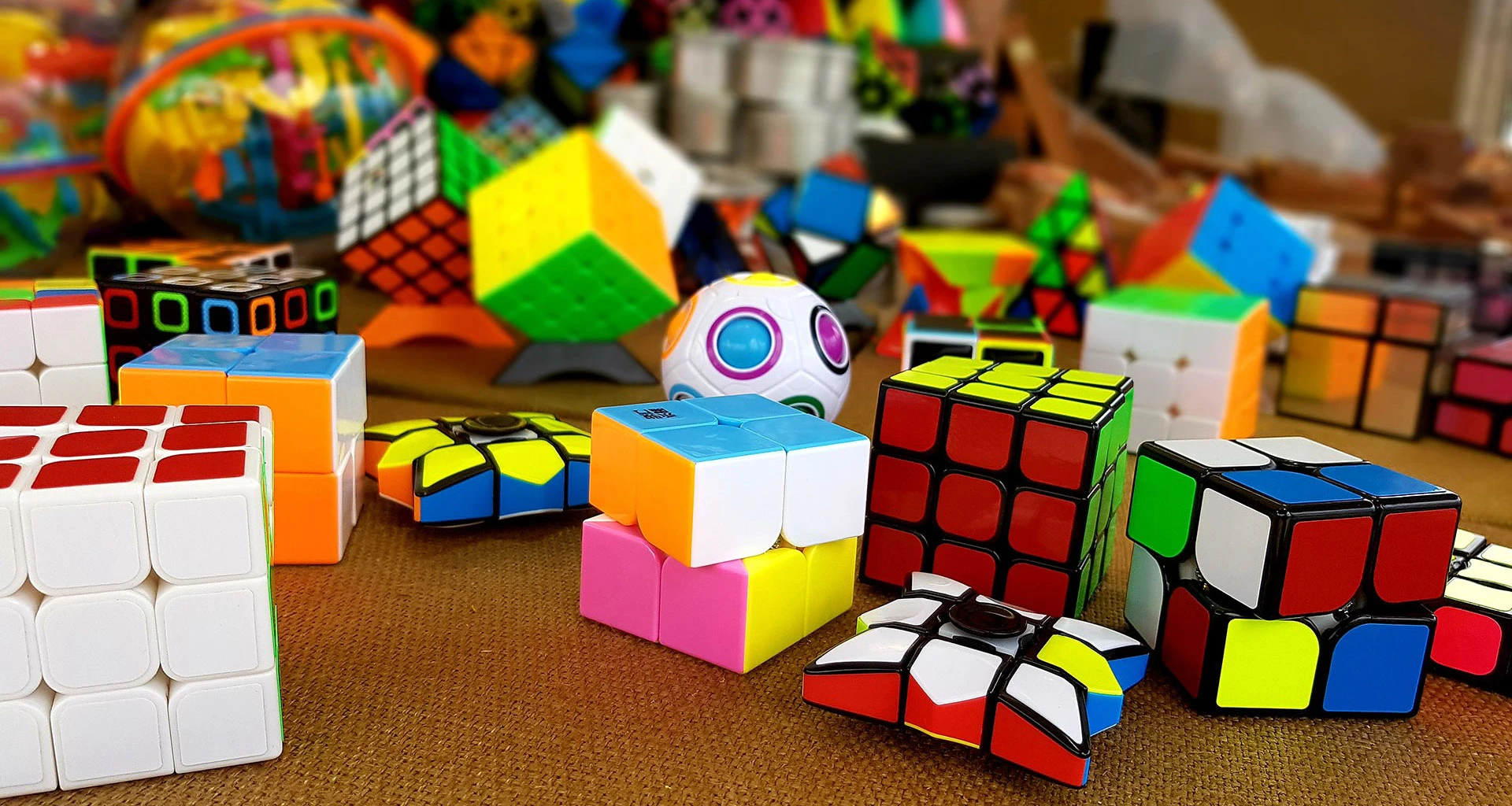 ¿Cuáles son los récords de cubo Rubik en Perú? | La Tienda Cubera